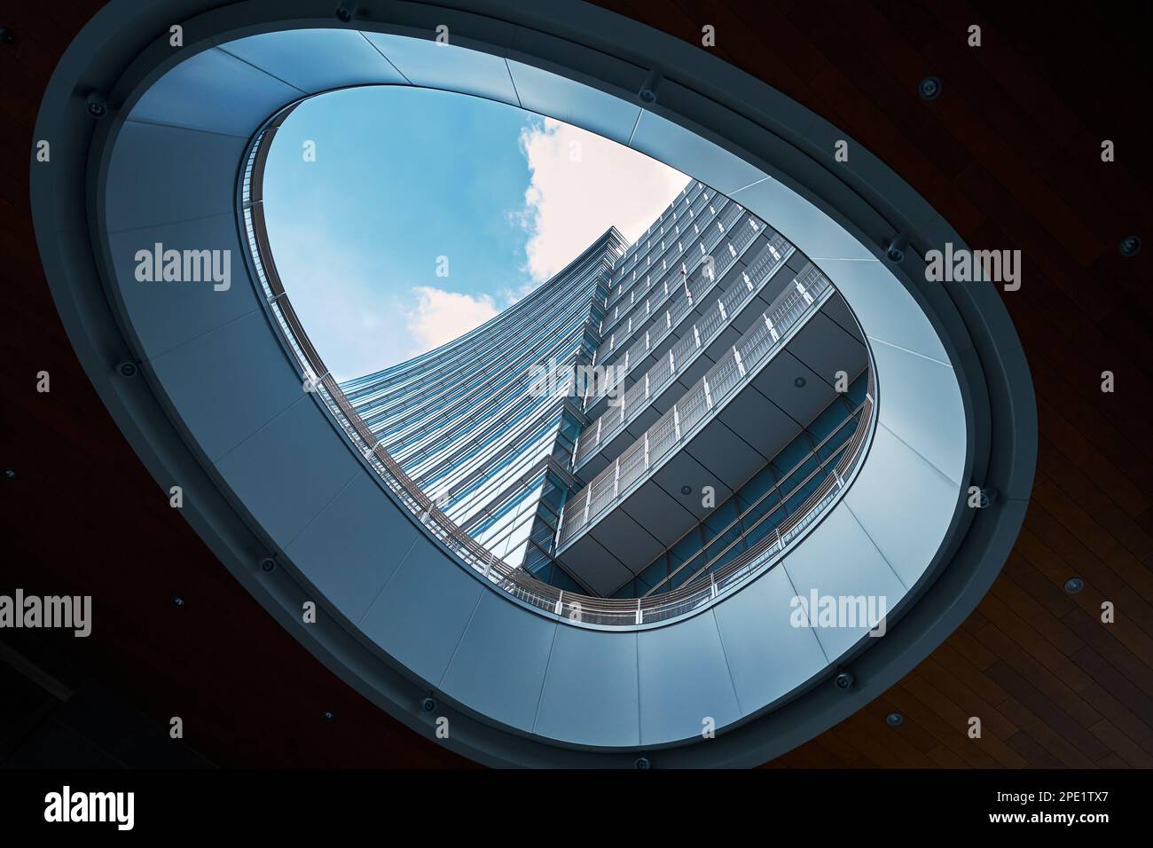 Architettura edificio verticale hi-res stock photography and images - Alamy