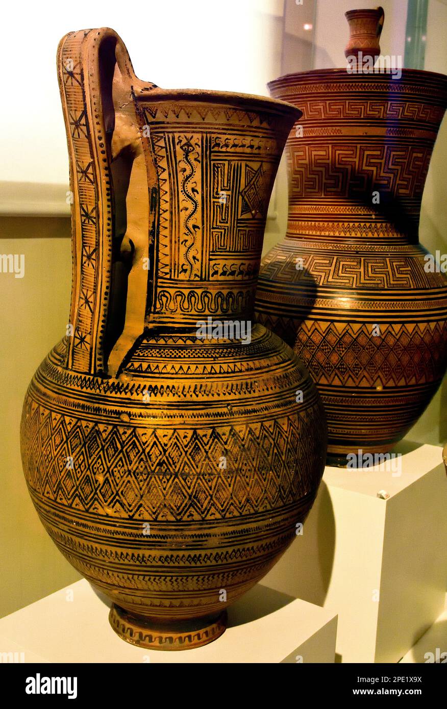 Kantharos attic vase hi-res stock photography and images - Alamy