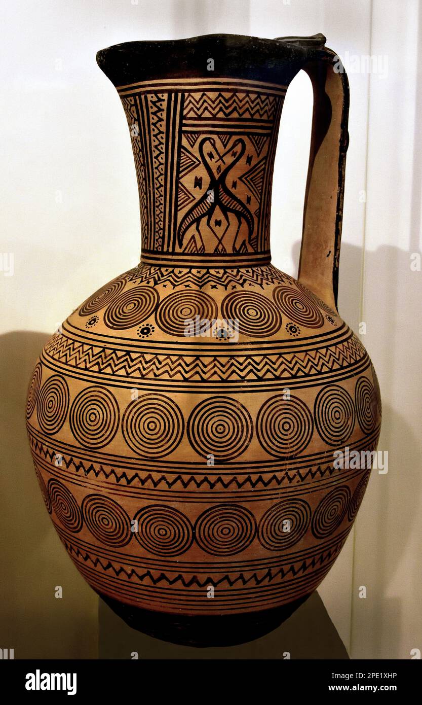 Greek geometric art pottery hi-res stock photography and images - Alamy