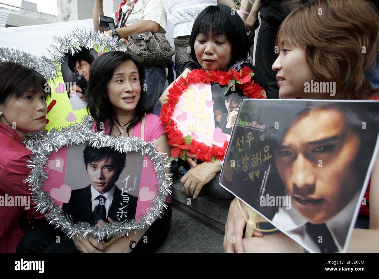 South Korean actor Lee Byung-hun's Japanese fans, from right, Kyoko ...