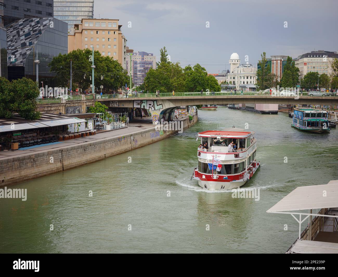 Bus bike vienna hi-res stock photography and images - Alamy