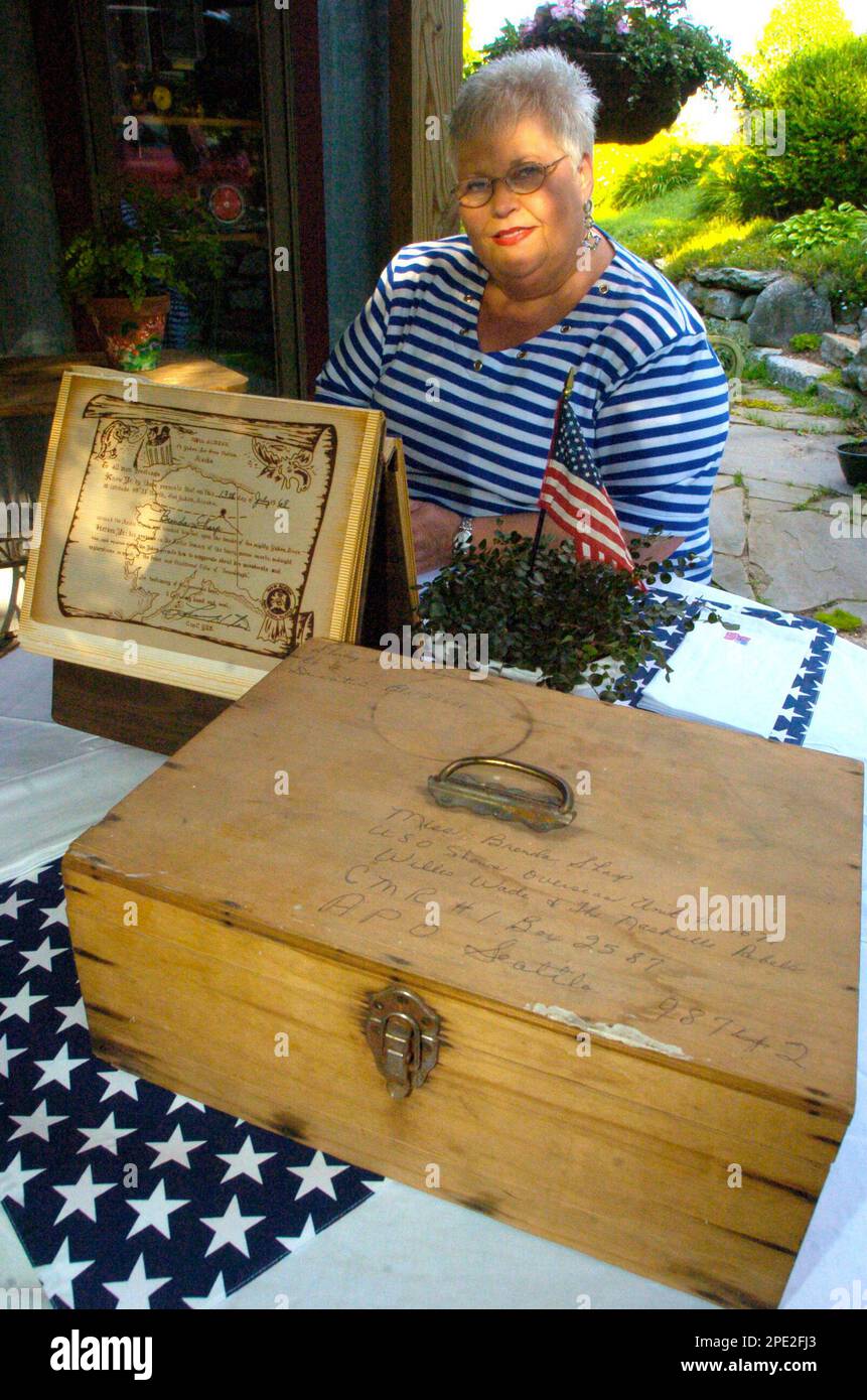 ** ADVANCE FOR MONDAY JULY 4 ** Former USO singer Brenda Page poses for ...