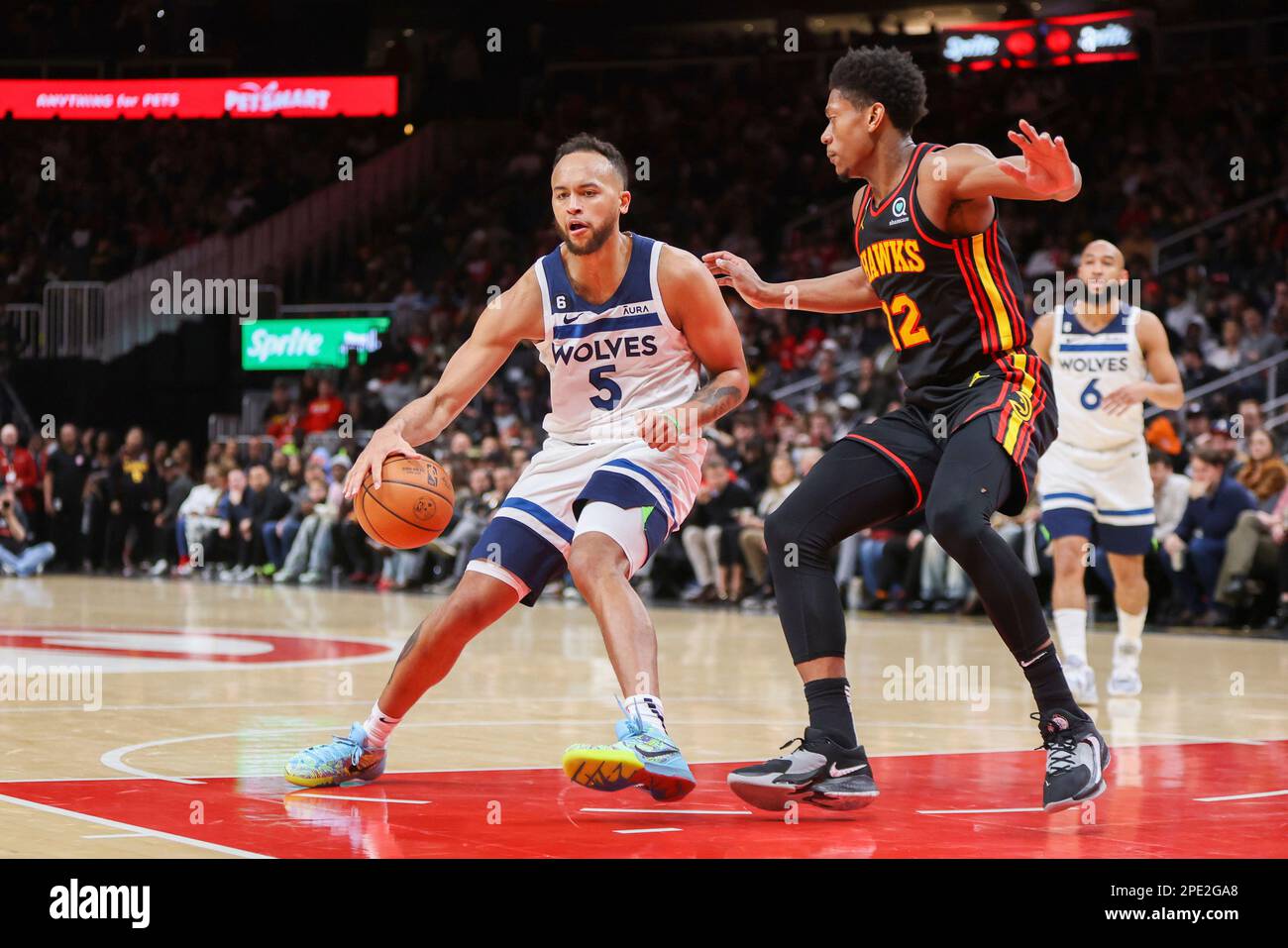 Minnesota Timberwolves forward Kyle Anderson (5) is defended by Atlanta ...
