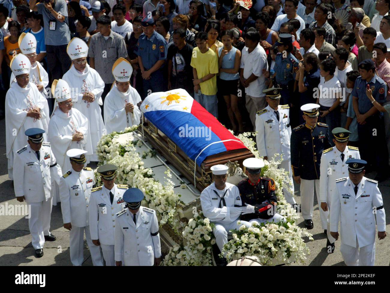 Filipino soldiers parade with the casket containing the Philippines ...