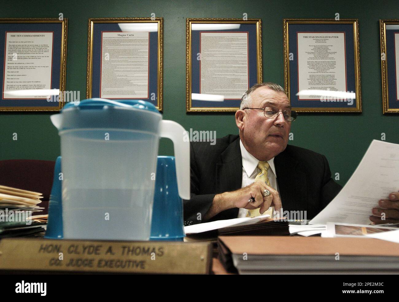 Rowan County Judge Executive Clyde Thomas conducts a meeting of the ...