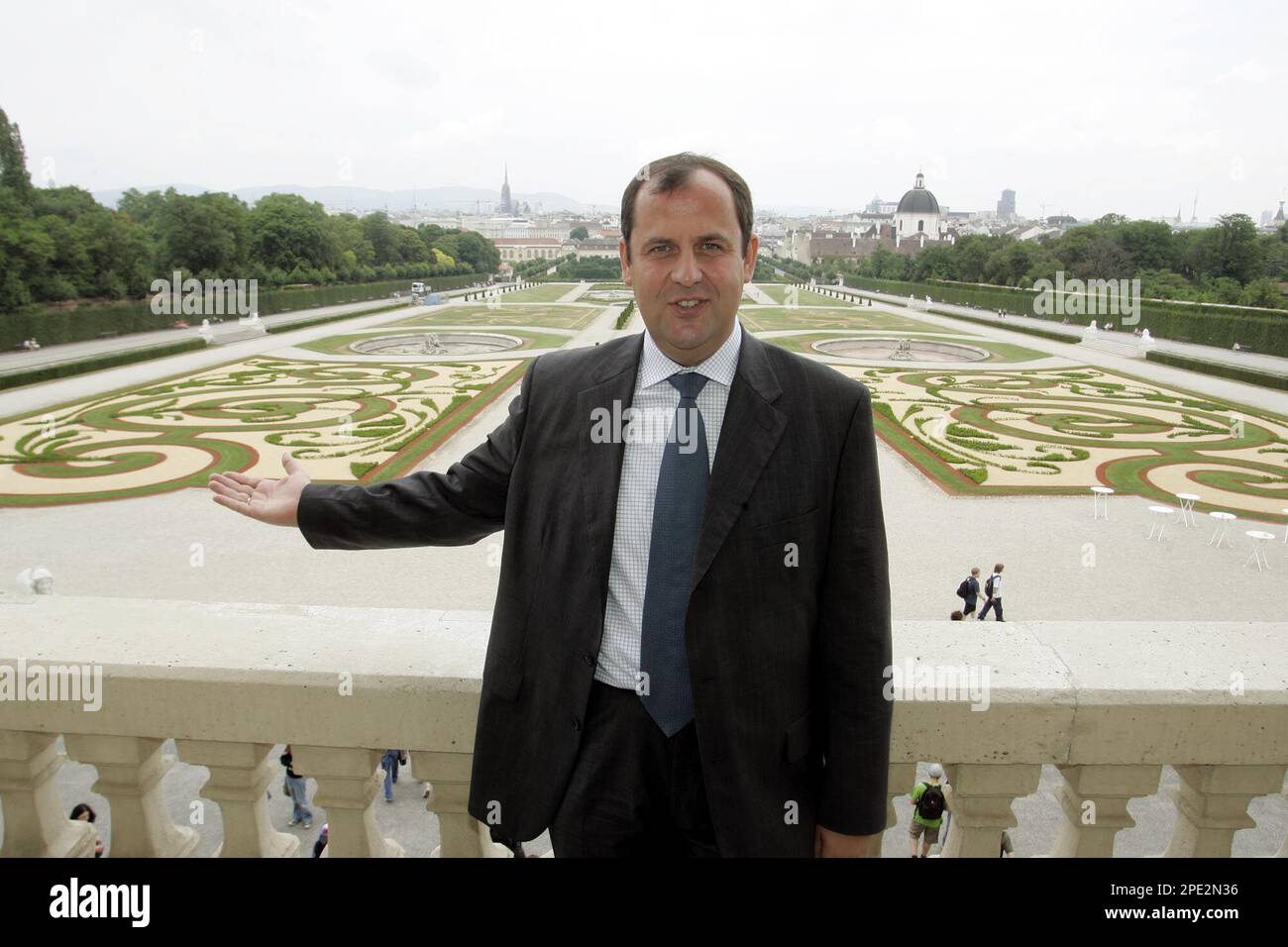 Landwirtschaftsminister Josef Proell praesentiert am Montag, 27. Juni ...