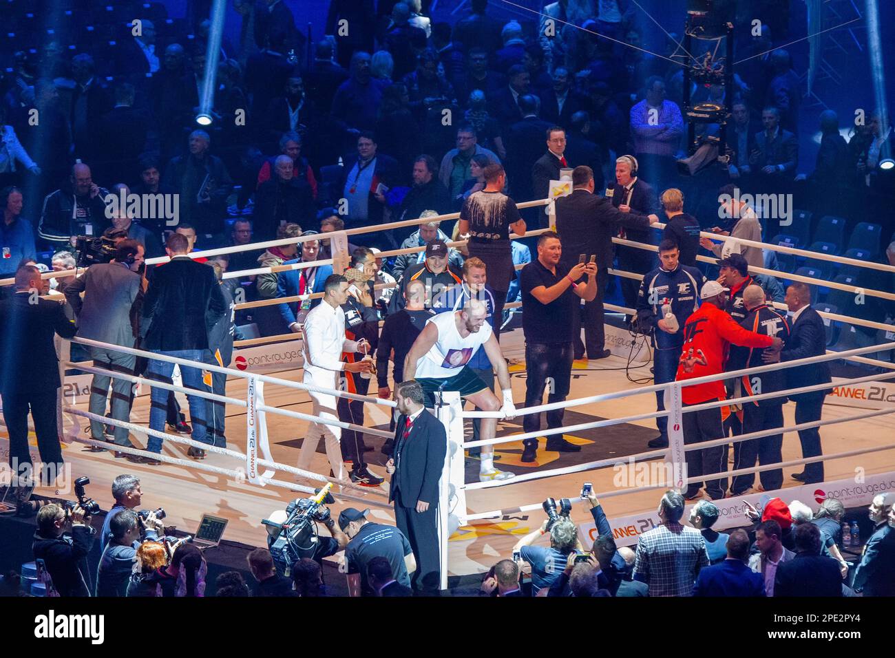 Carl froch wife hi-res stock photography and images - Alamy