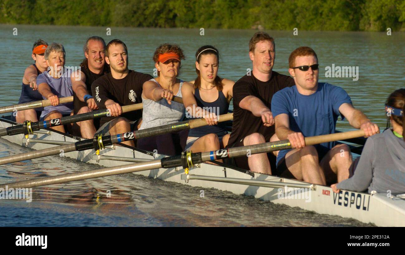 Eight rowers from the Albany Rowing Center pull their way down the ...
