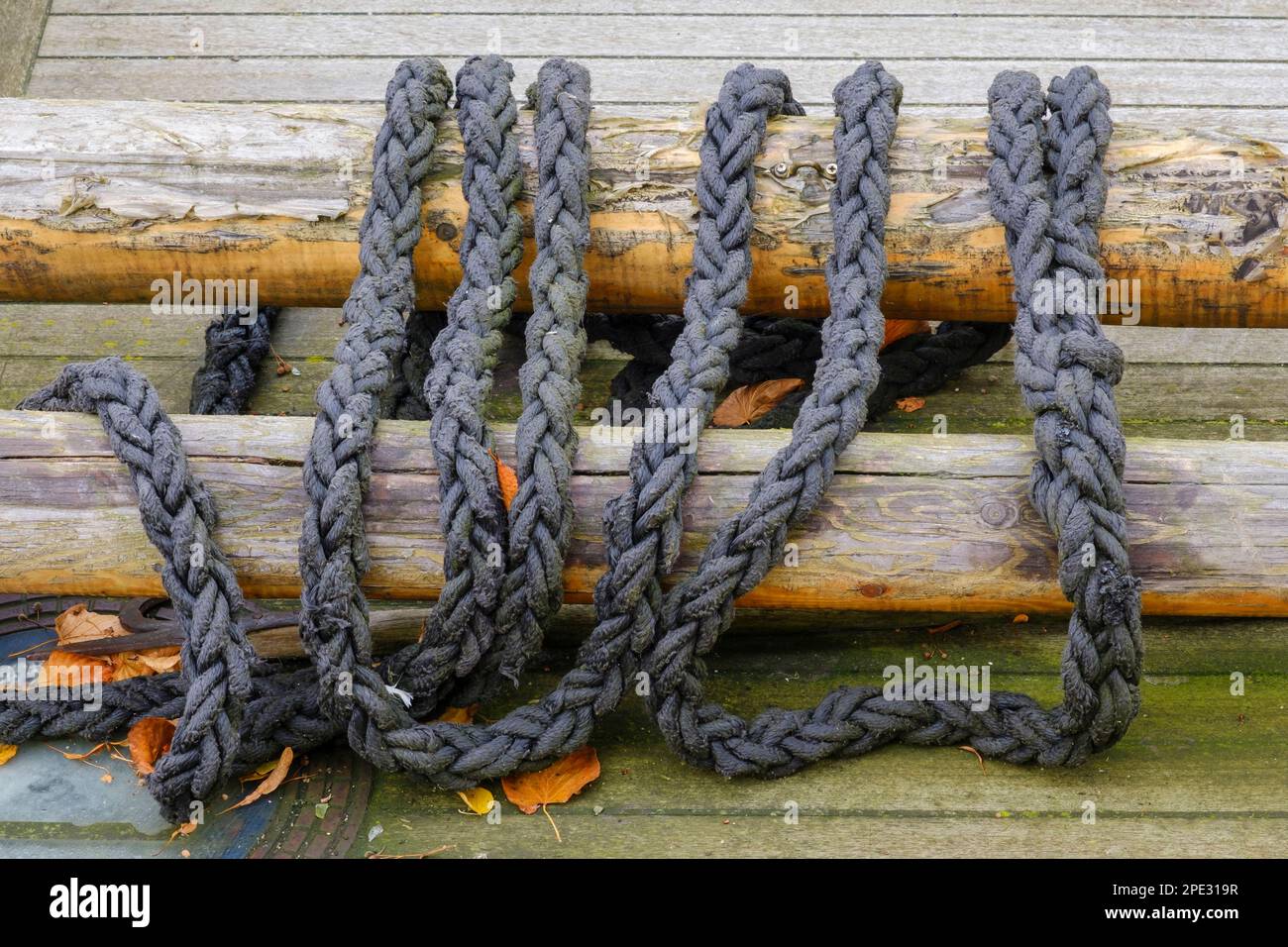 Twisted rope hi-res stock photography and images - Alamy