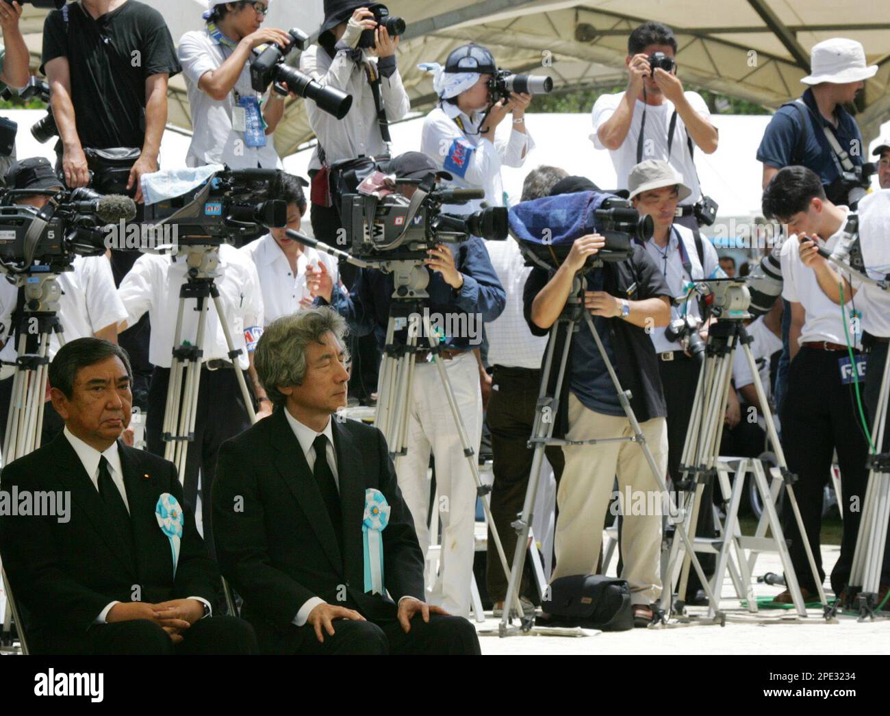 Japan's Prime Minister Junichiro Koizumi, second from left, and House ...