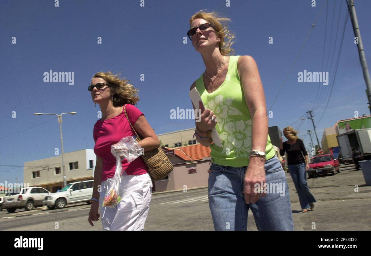 Beth Holloway Twitty, right, mother of missing Alabama teen Natalee ...