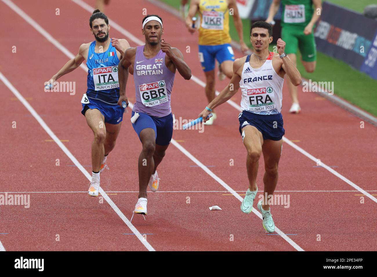 Alex HAYDOCK-WILSON & Téo ANDANT finishing in the 4 * 400m Heats at the European Athletics ...