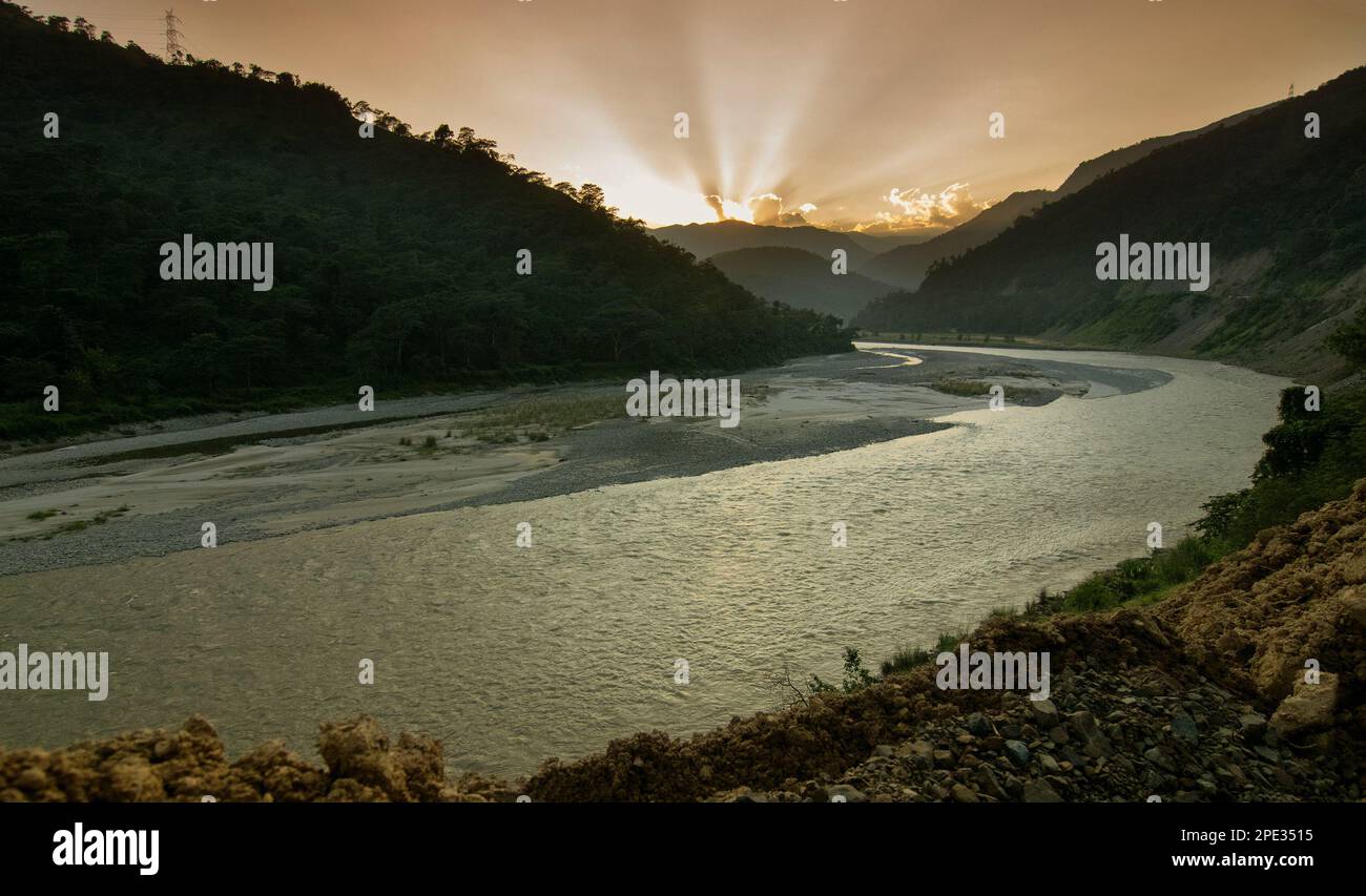 Beautiful sunset over Tista river turn, Himalayan mountains, Sikkim ...