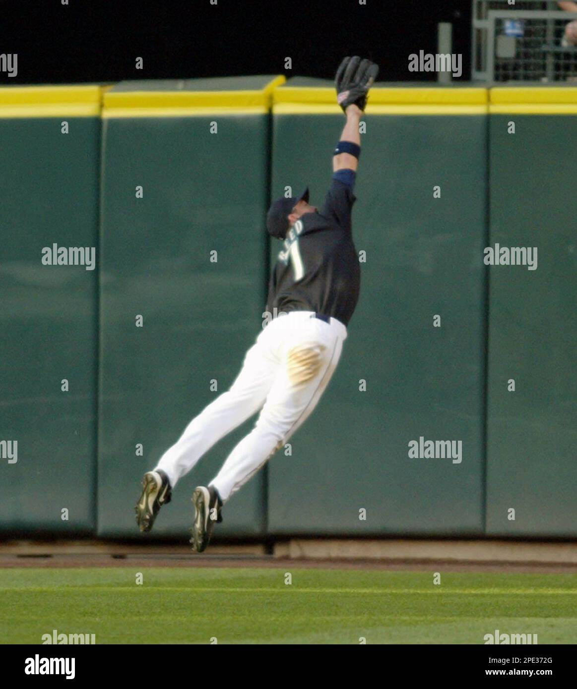 Seattle Mariners centerfielder Jeremy Reed makes a leaping catch of a ...
