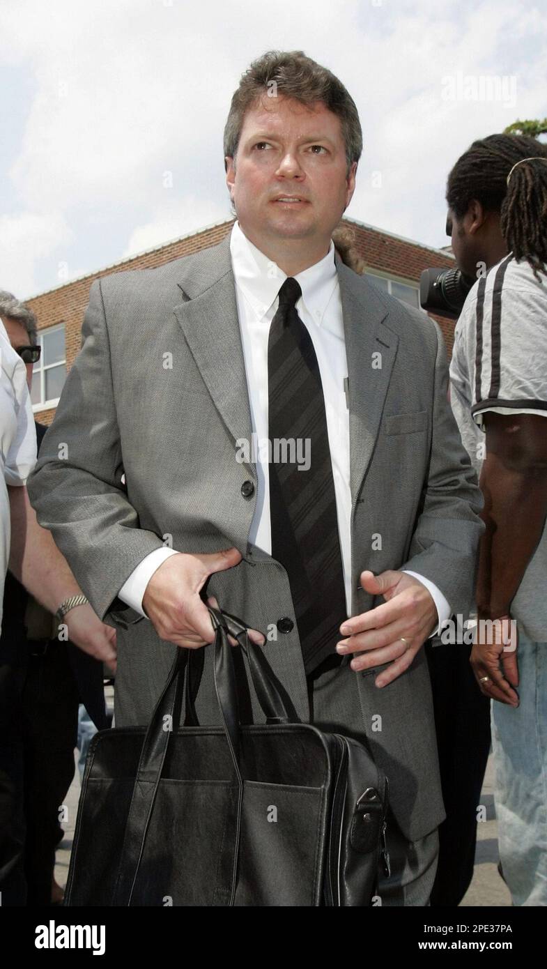 Mississippi Attorney General Jim Hood walks from the Neshoba County ...