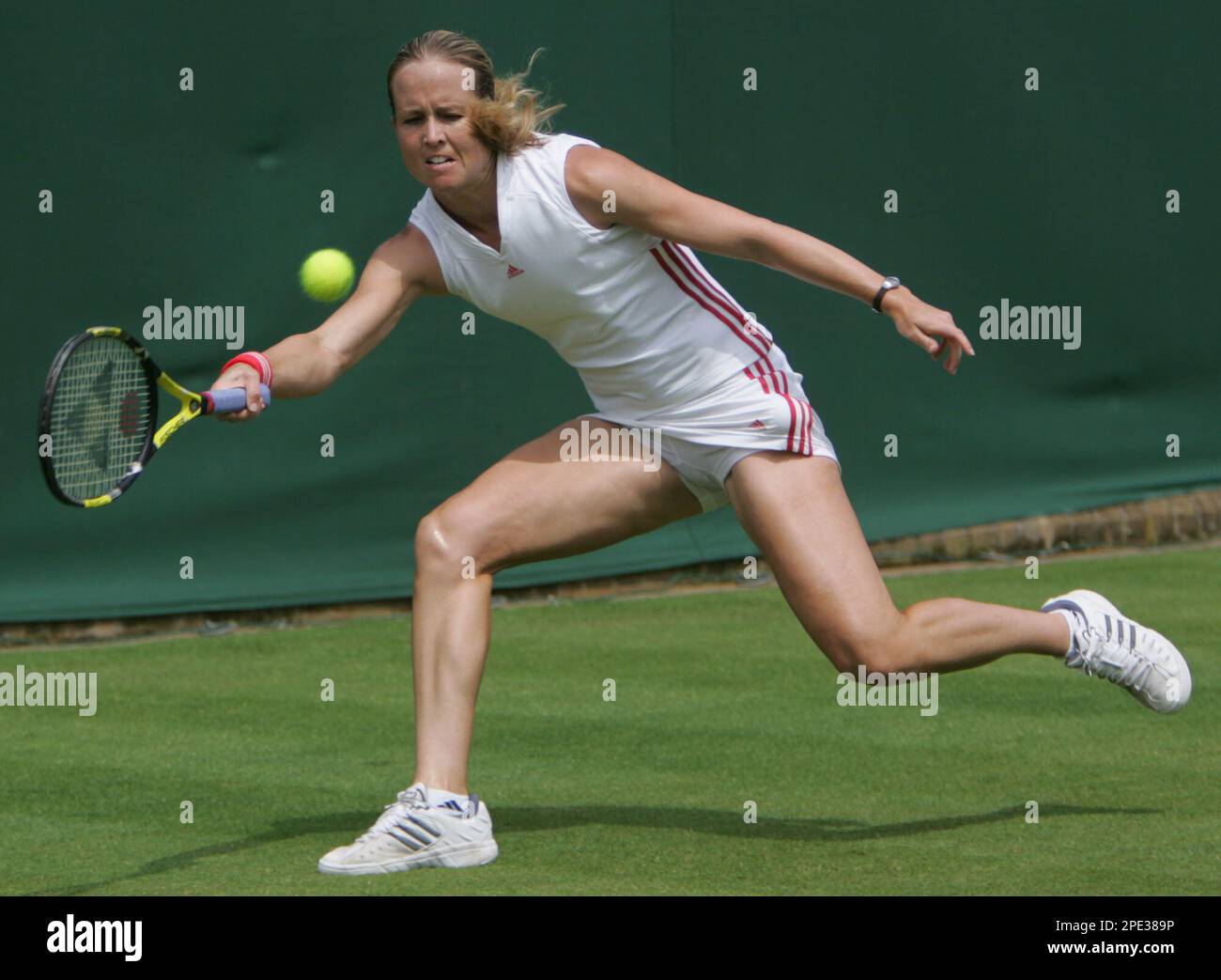 Megan Shaughnessy of the US reaches for a shot from Germany's Julia ...