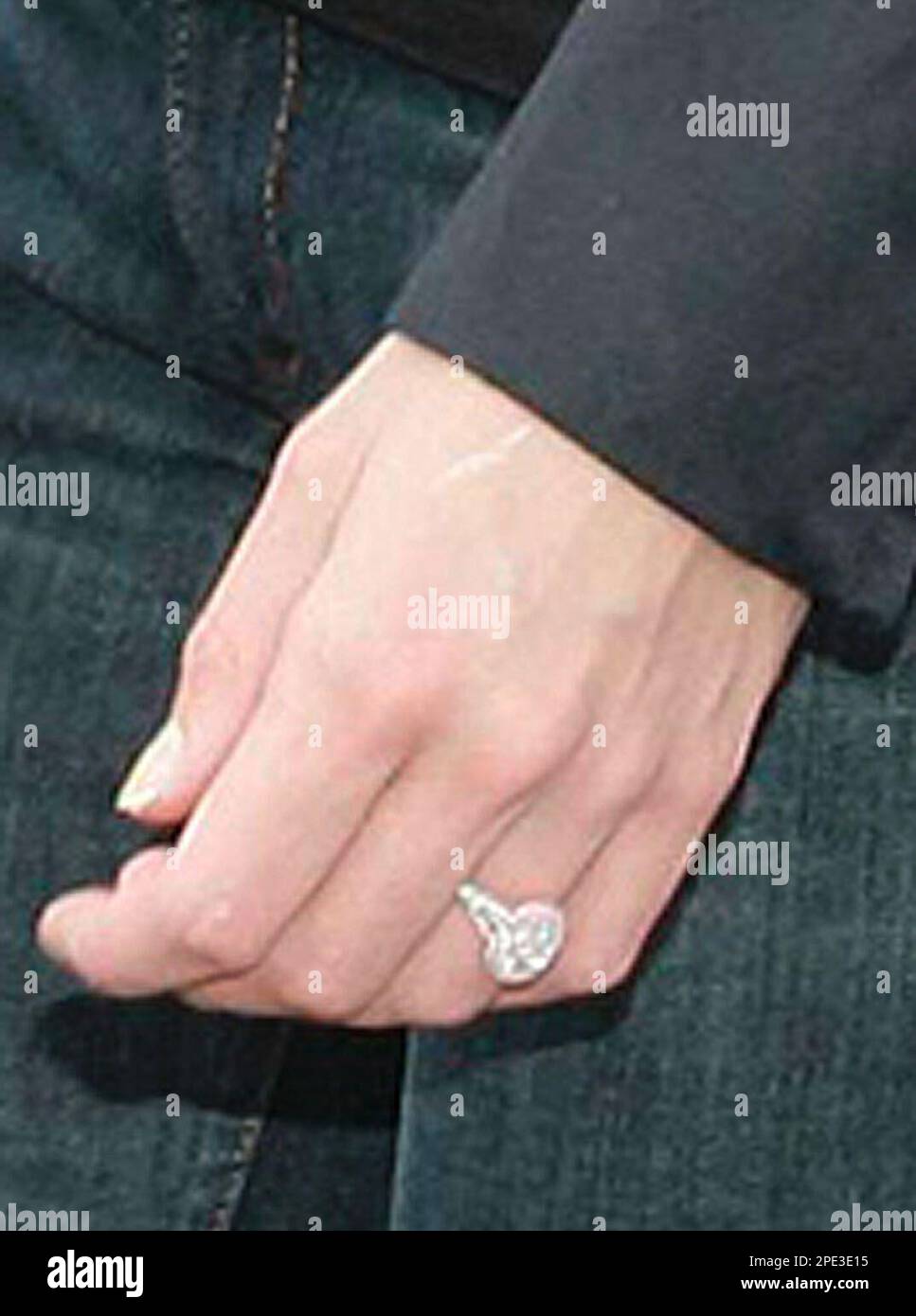 ** RETRANSMISSION FOR ALTERNATIVE CROP ** Actress Katie Holmes wears ...