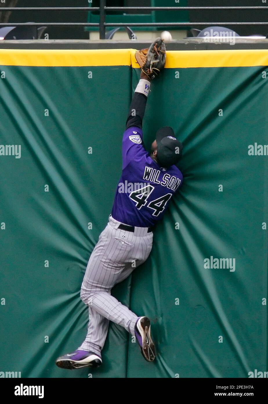 Colorado Rockies center fielder Preston Wilson crashes into the wall ...