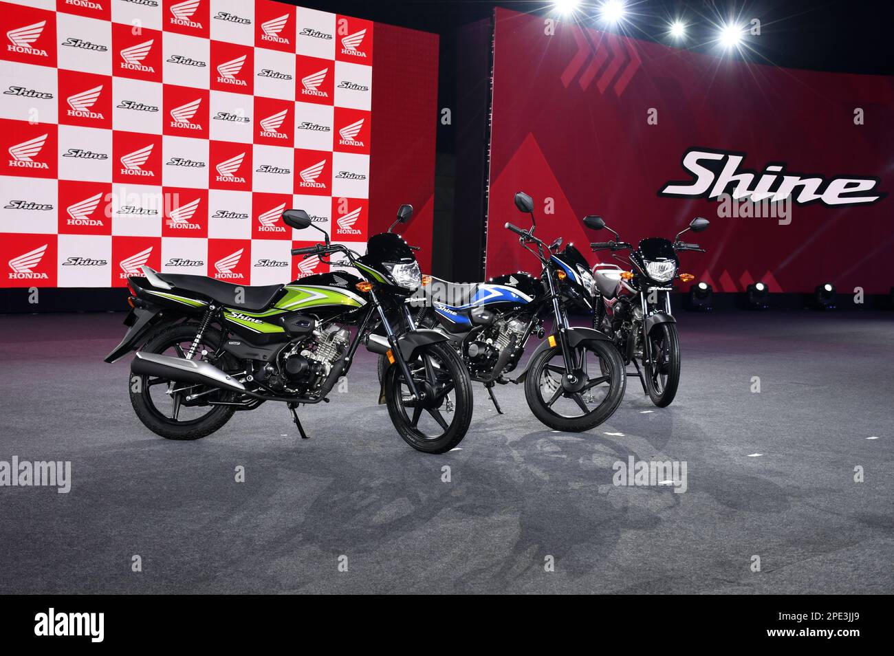 Mumbai, Maharashtra, India. 15th Mar, 2023. Honda Shine 100cc motorcycles seen displayed at the ...