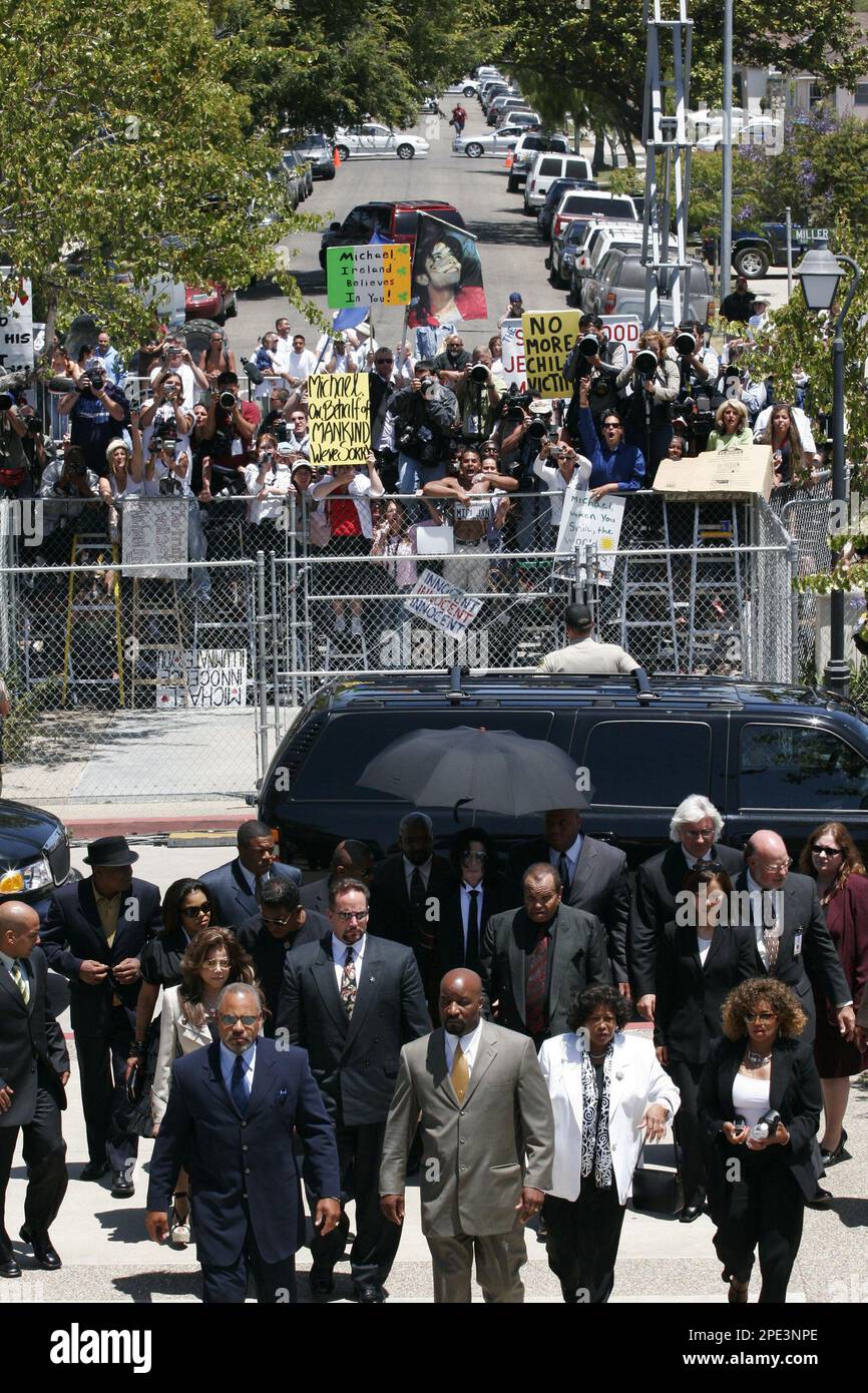 Michael Jackson arrives with his family for the verdict at his child ...