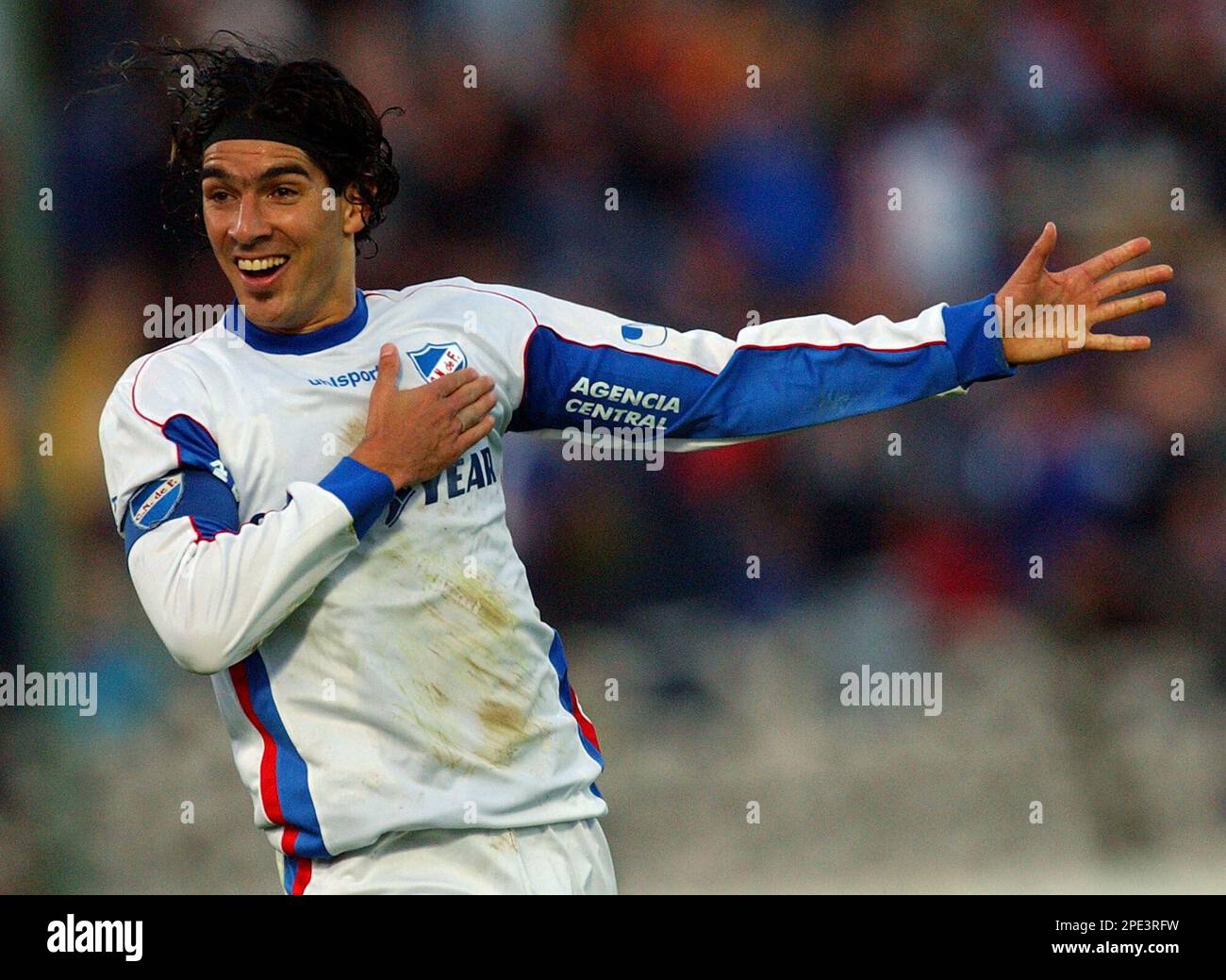 Uruguay's Sebastian Abreu, of Nacional, celebrates his goal against ...
