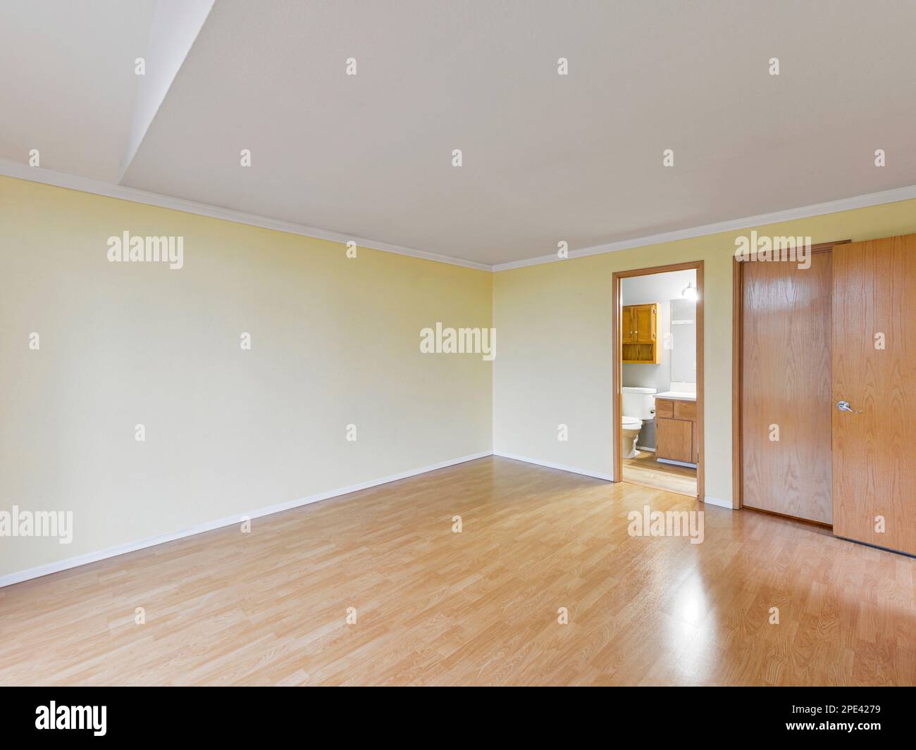 Modern residential empty bedroom interior Stock Photo - Alamy