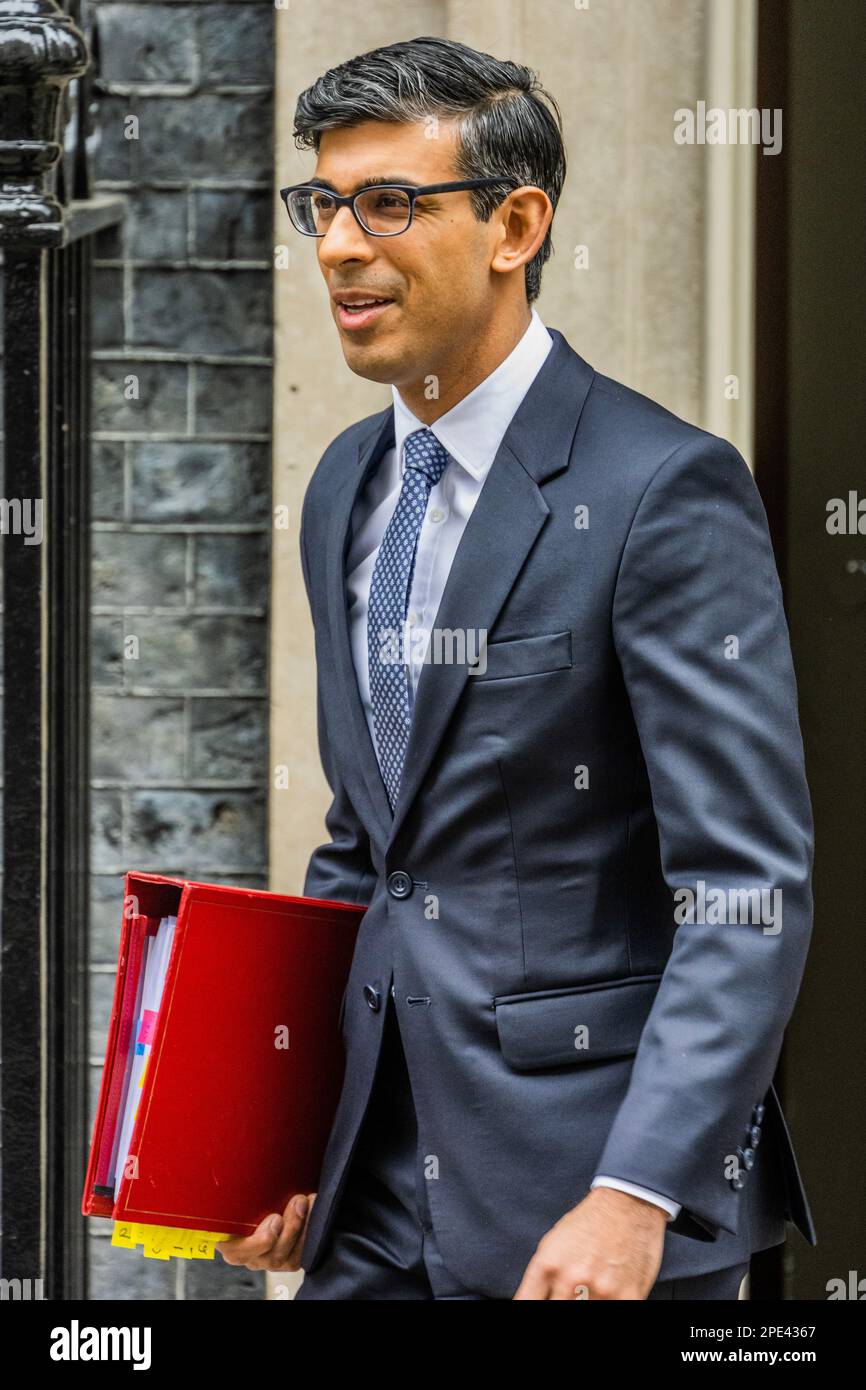 London, UK. 15th Mar, 2023. Prime minister Rishi Sunak leaves for PMQ's ...