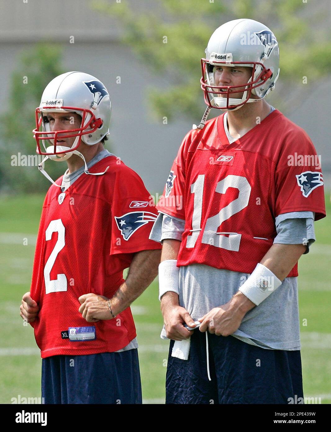 New England Patriots quarterbacks Tom Brady, right, and Doug Flutie ...