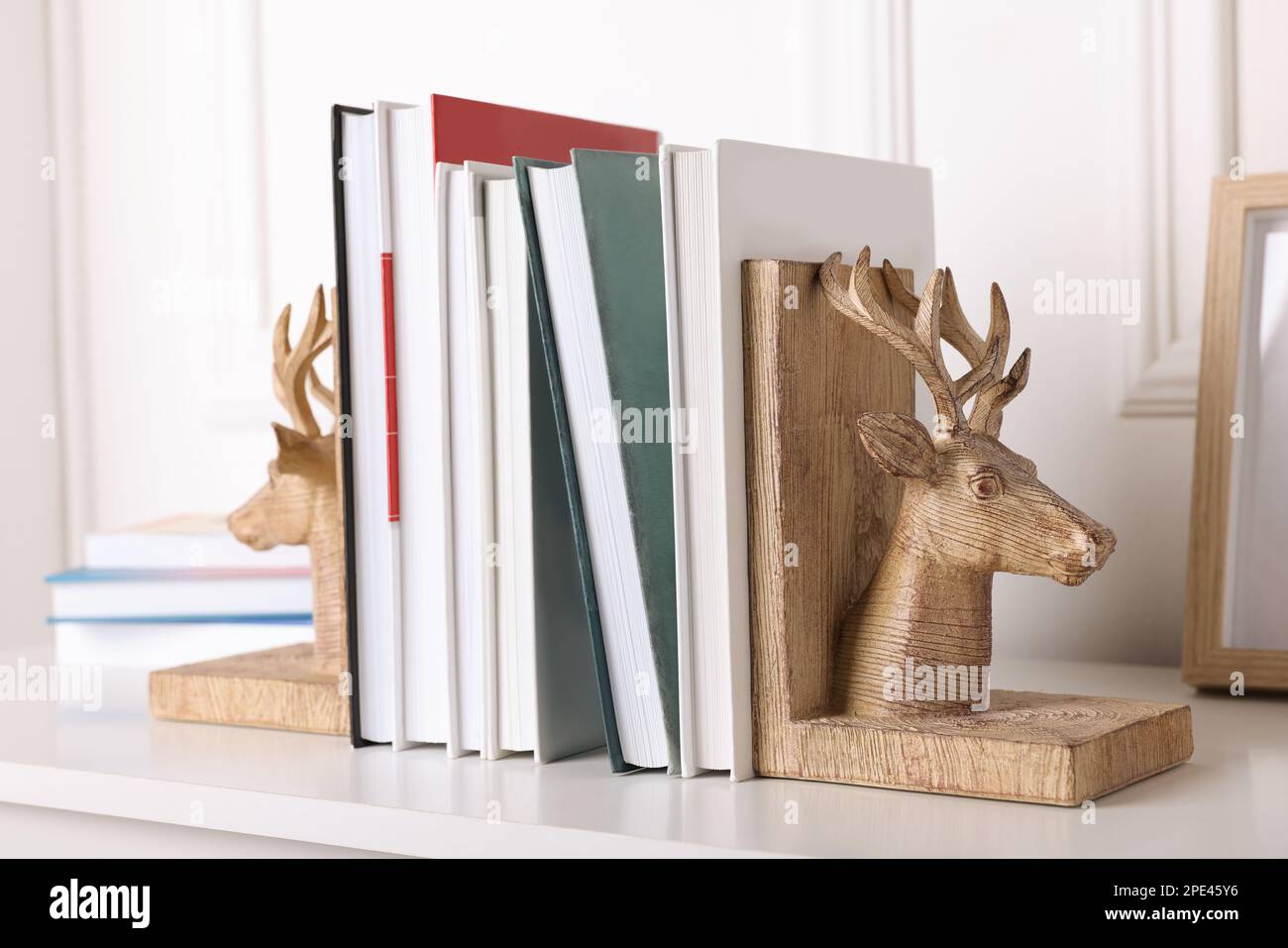 Bookends on white hi-res stock photography and images - Alamy