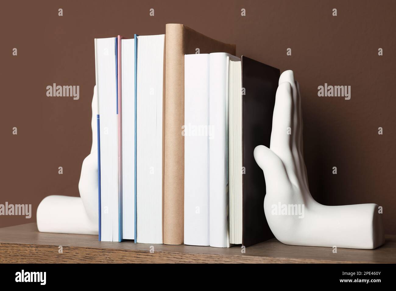 Organised home book shelf hi-res stock photography and images - Alamy