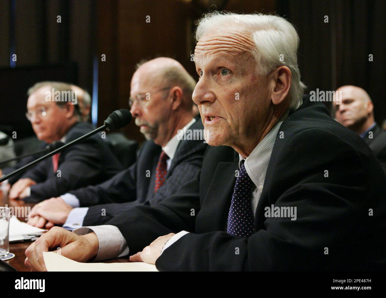 Delta Airlines CEO Gerald Grinstein, right to left, Northwest Airlines ...