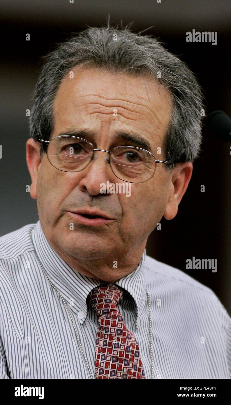 Eraldo Soares, father of Lori Hacking, addresses the judge during Mark ...