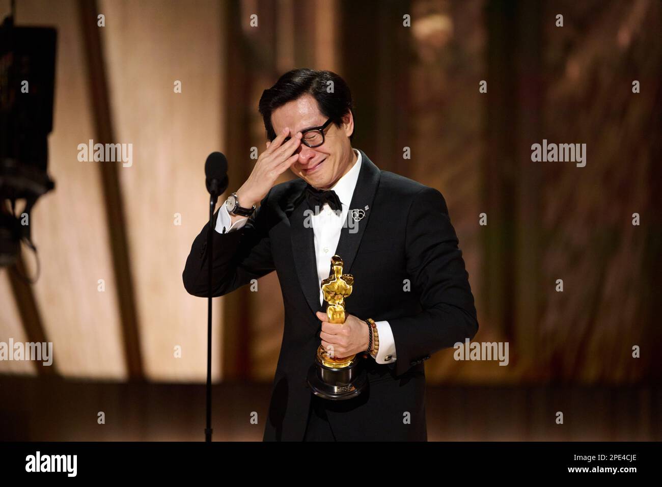 Ke Huy Quan wins the Oscar for Best Supporting Actor for Everything ...