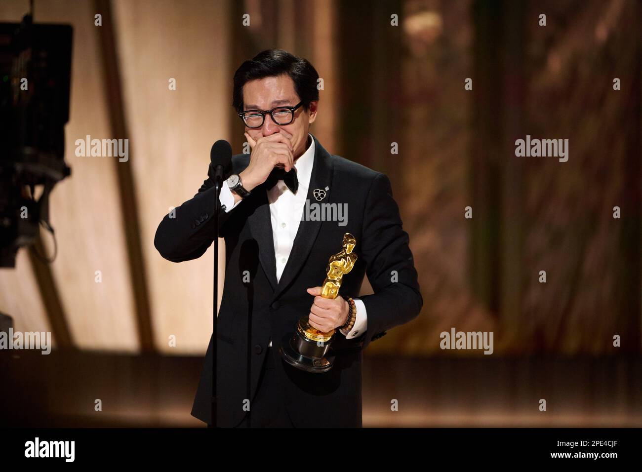 Ke Huy Quan wins the Oscar for Best Supporting Actor for Everything ...