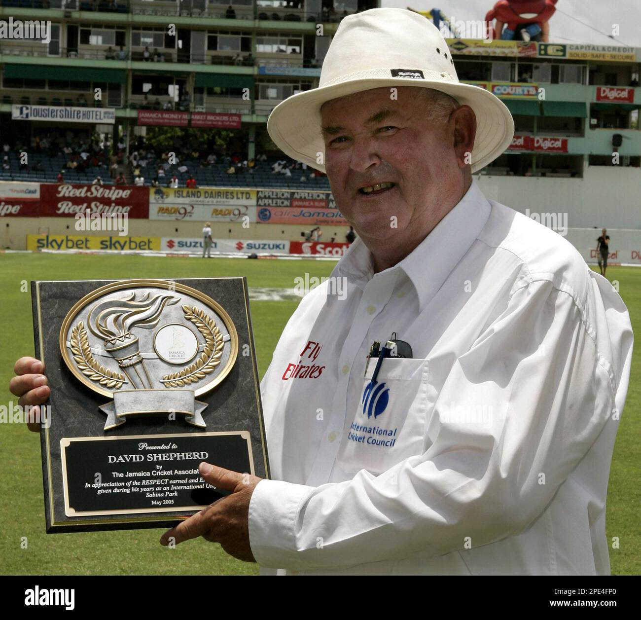 Umpire David Shepherd of England shows a plaque received from the ...
