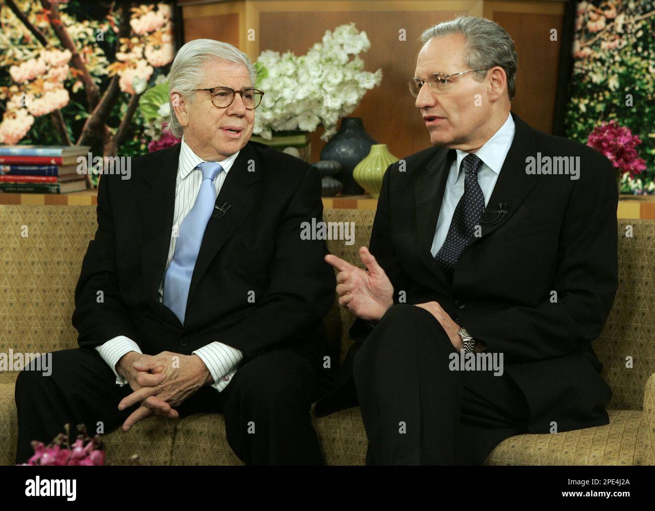Watergate reporters Carl Bernstein, left, and Bob Woodward talk on the ...