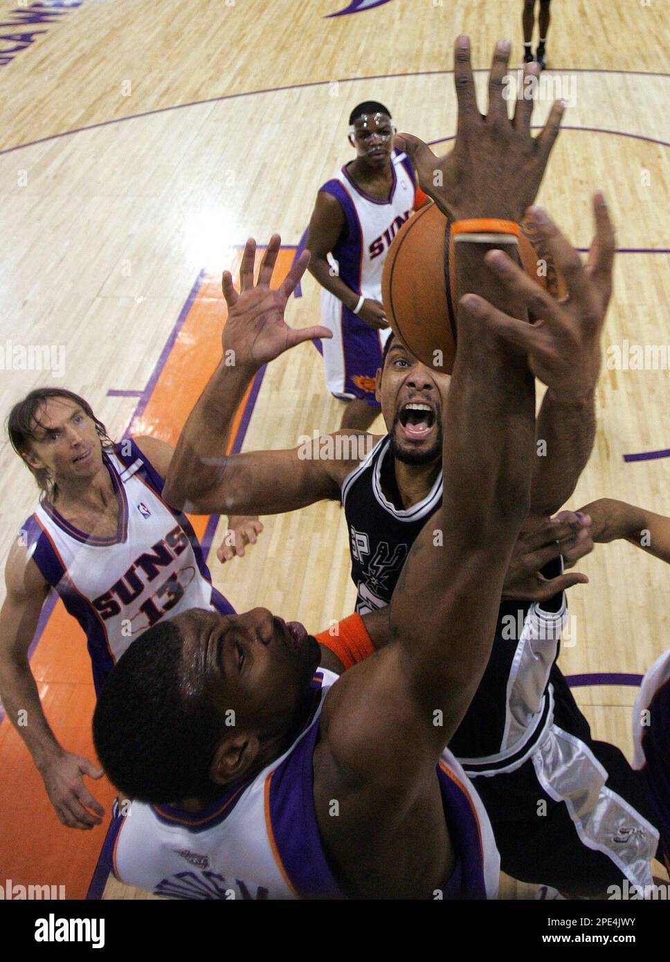 San Antonio Spurs' Tim Duncan and Phoenix Suns' Amare Stoudemire ...