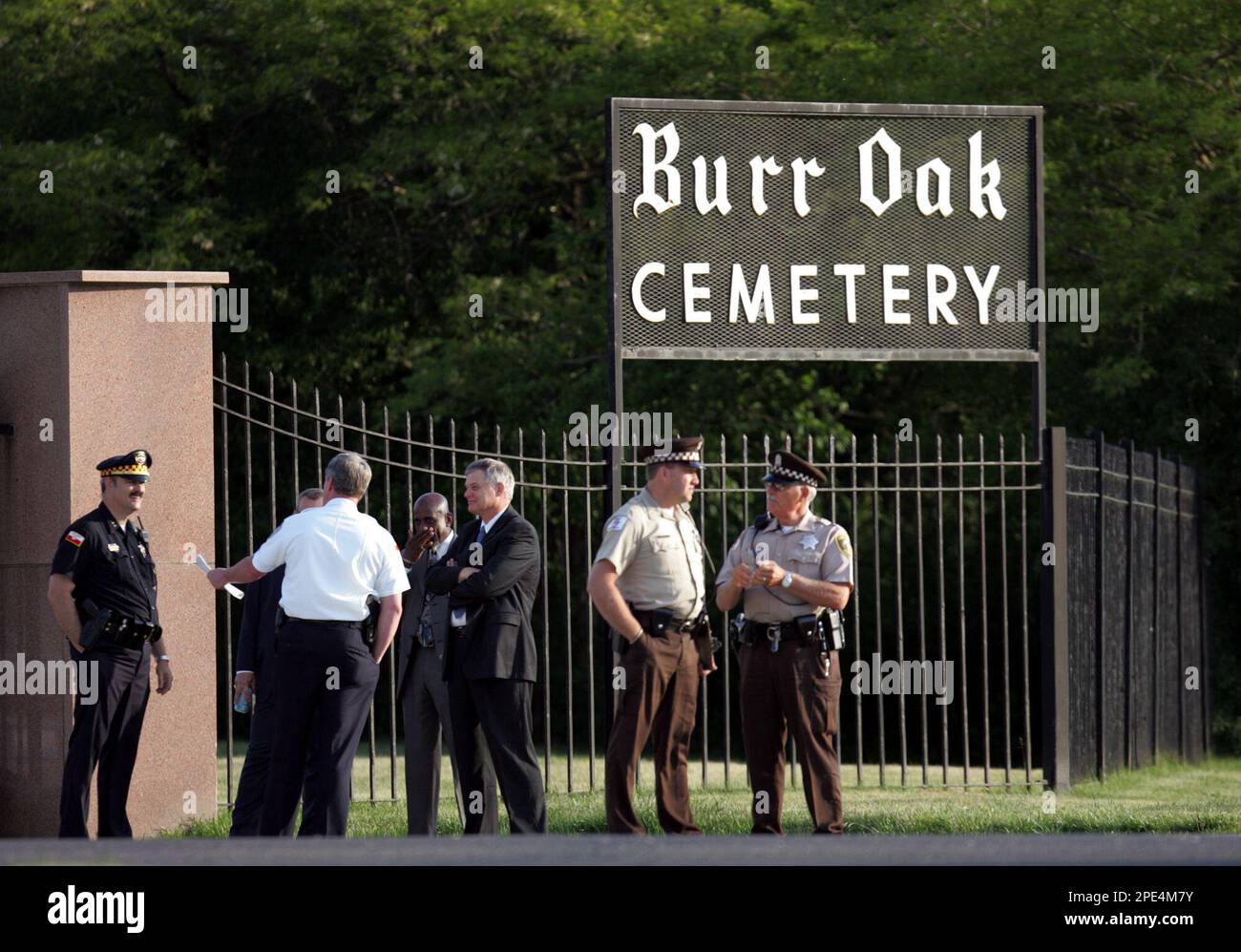 Police gather at the entrance of Burr Oak Cemetery Wednesday, June 1, 2005, in Alsip, Ill. where ...