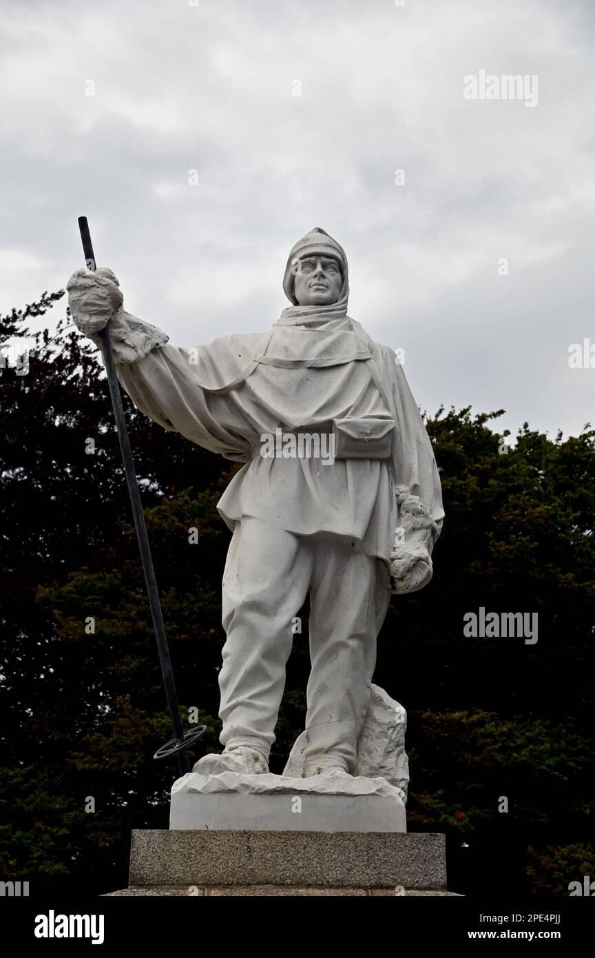 Statue of Robert Falcon Scott, Antarctic explorer, in Central ...