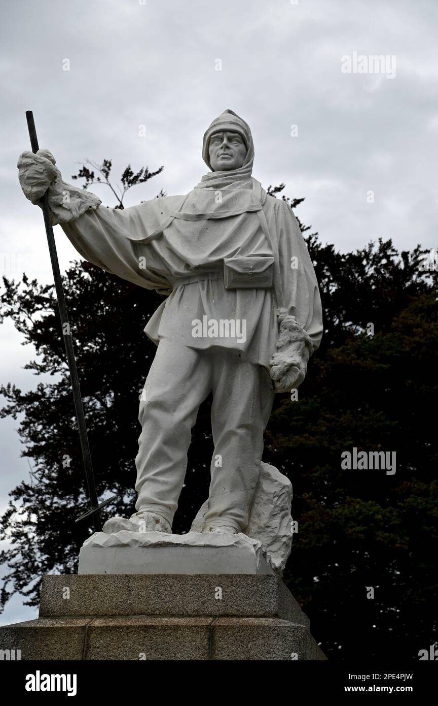 Statue of Robert Falcon Scott, Antarctic explorer, in Central ...