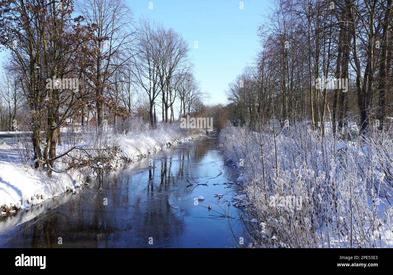 Boker Kanal beim Gastlichen Dorf Delbrück im Winter Stock Photo - Alamy