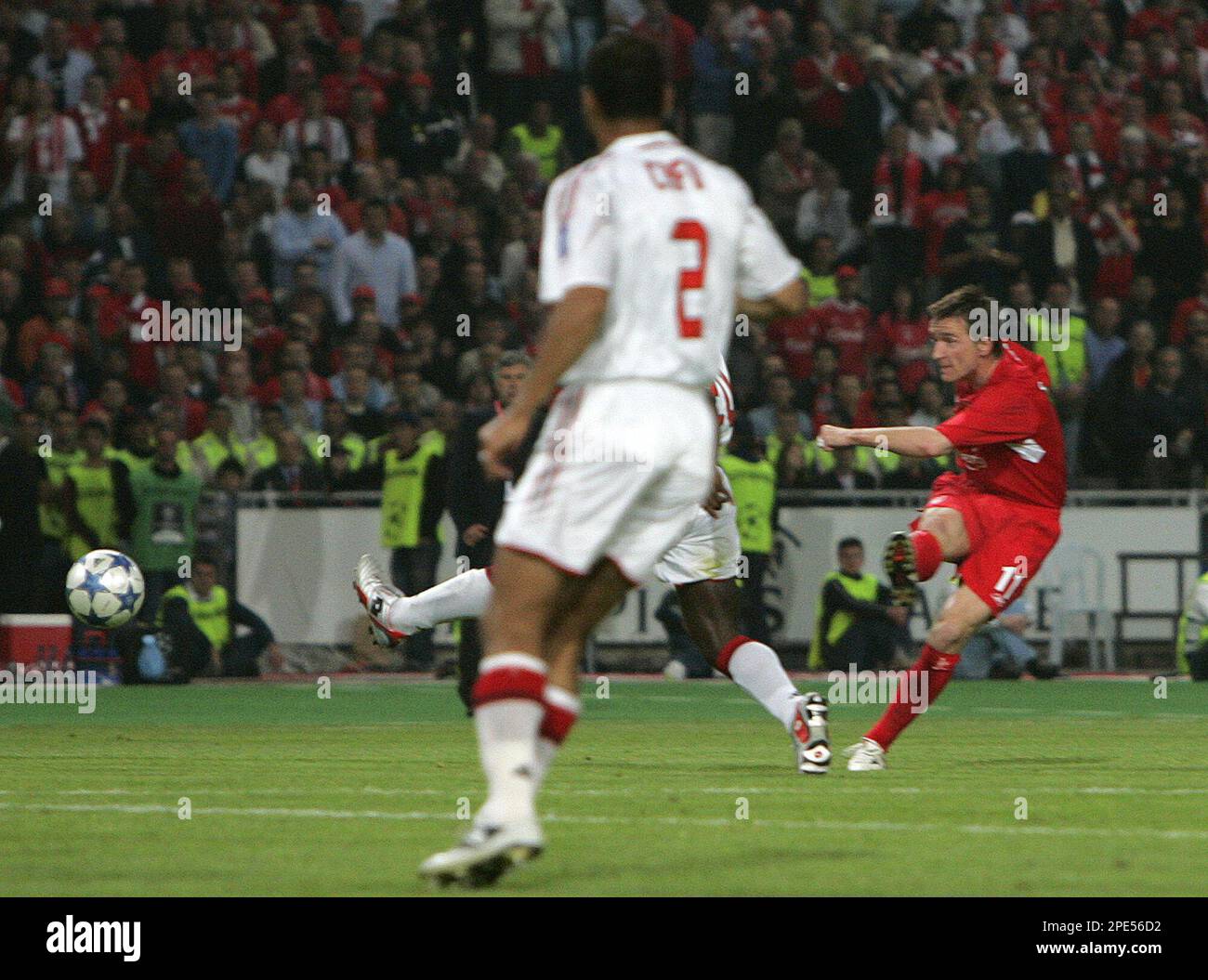 Liverpool's Vladimir Smicer, right, scores his team's 2nd goal during ...