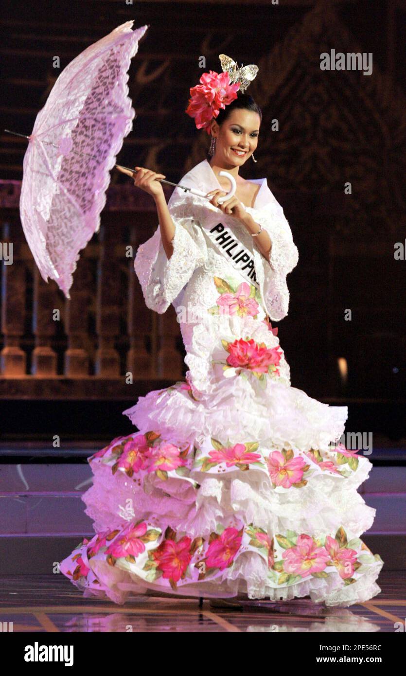 Miss Philippines Gionna Cabrera participates in the national costume ...