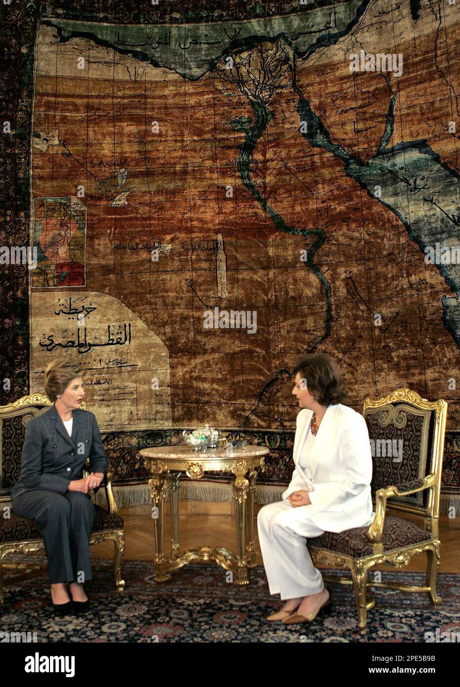 US First Lady Laura Bush , left, meets with Egyptian First Lady Suzanne ...