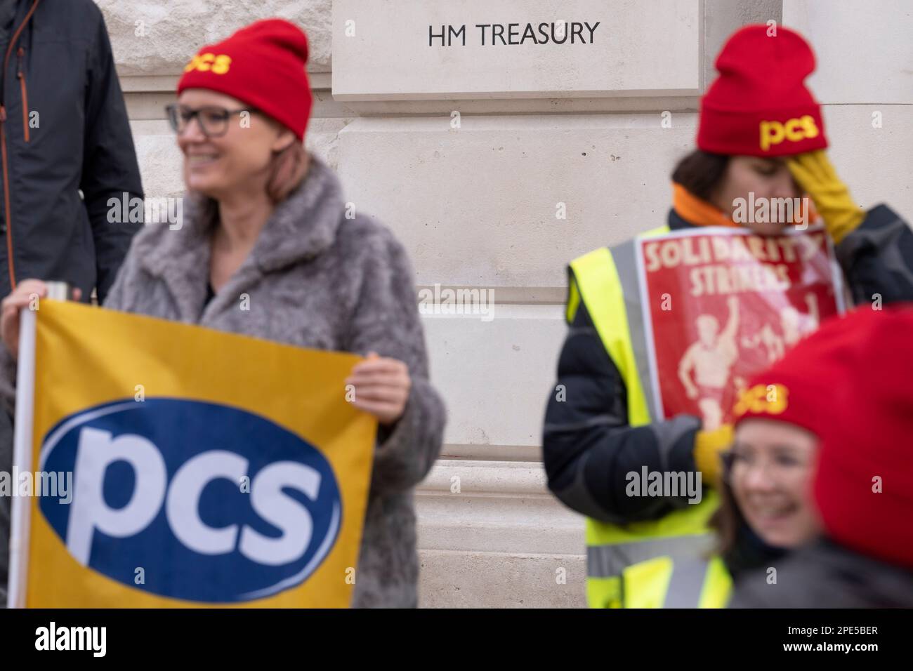 Civil servants strikes hi-res stock photography and images - Alamy