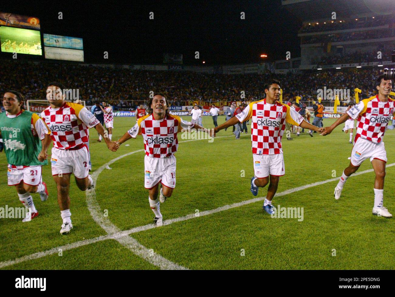 Tecos soccer players celebrate after defeating Morelia at the Morelos ...