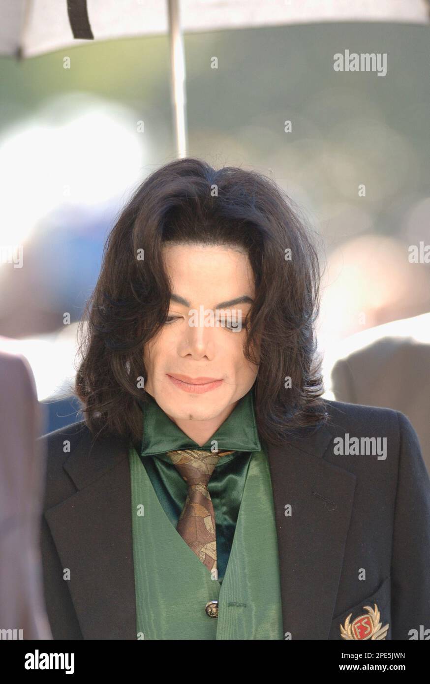 Michael Jackson arrives for his child molestation trial on May 19, 2005 ...