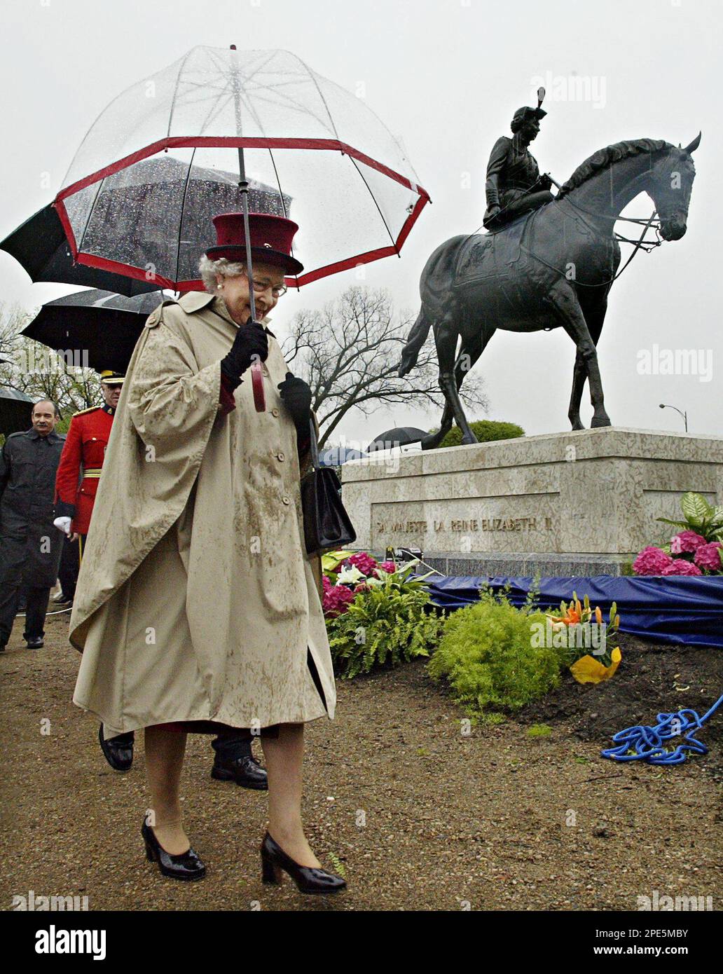 Queen Elizabeth II walks past the Golden Jubilee Equestrian Statue ...