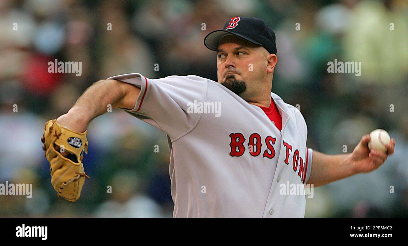 Boston Red Sox pitcher David Wells works against the Oakland Athletics ...