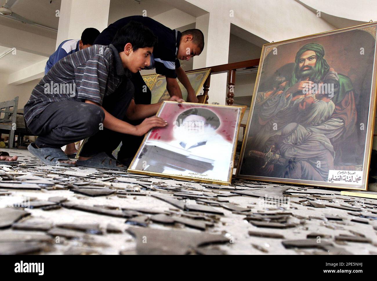 Sadiq Jaafar picks up paintings of Mohammed Sadiq al-Sadr, father of ...